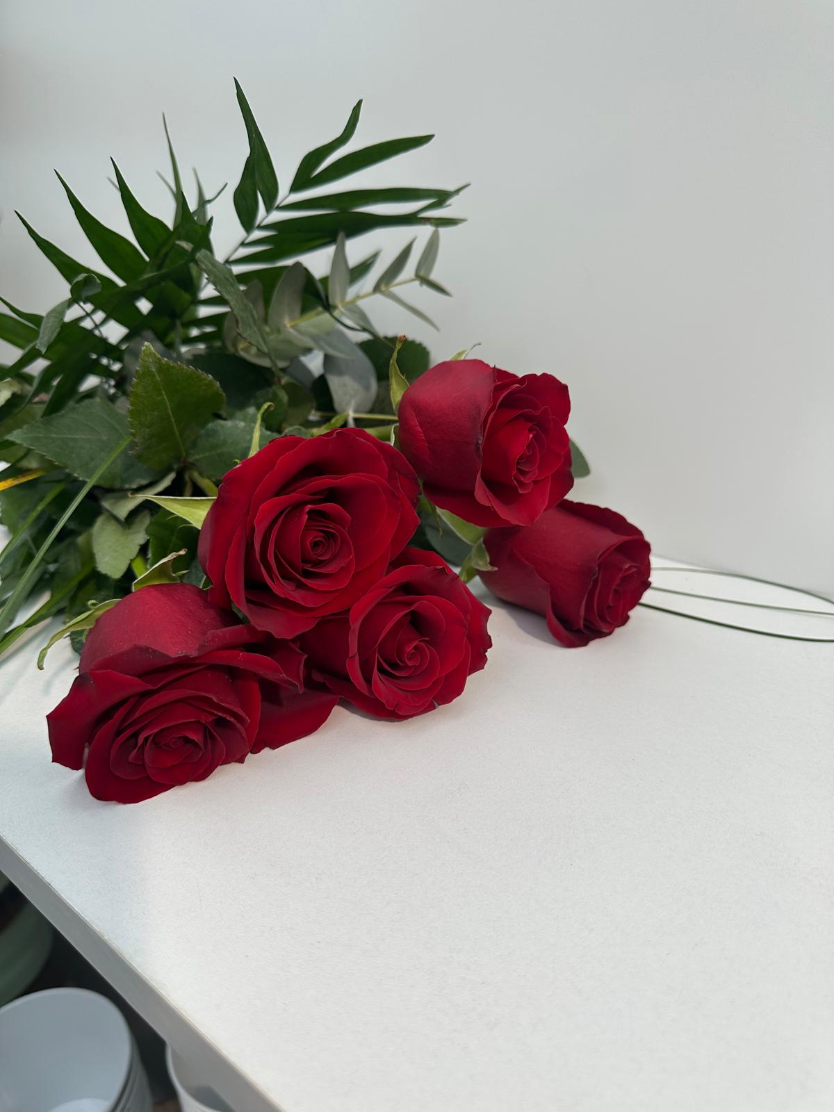 Bouquet de 5 Roses Rouge – Fleurs Agnès